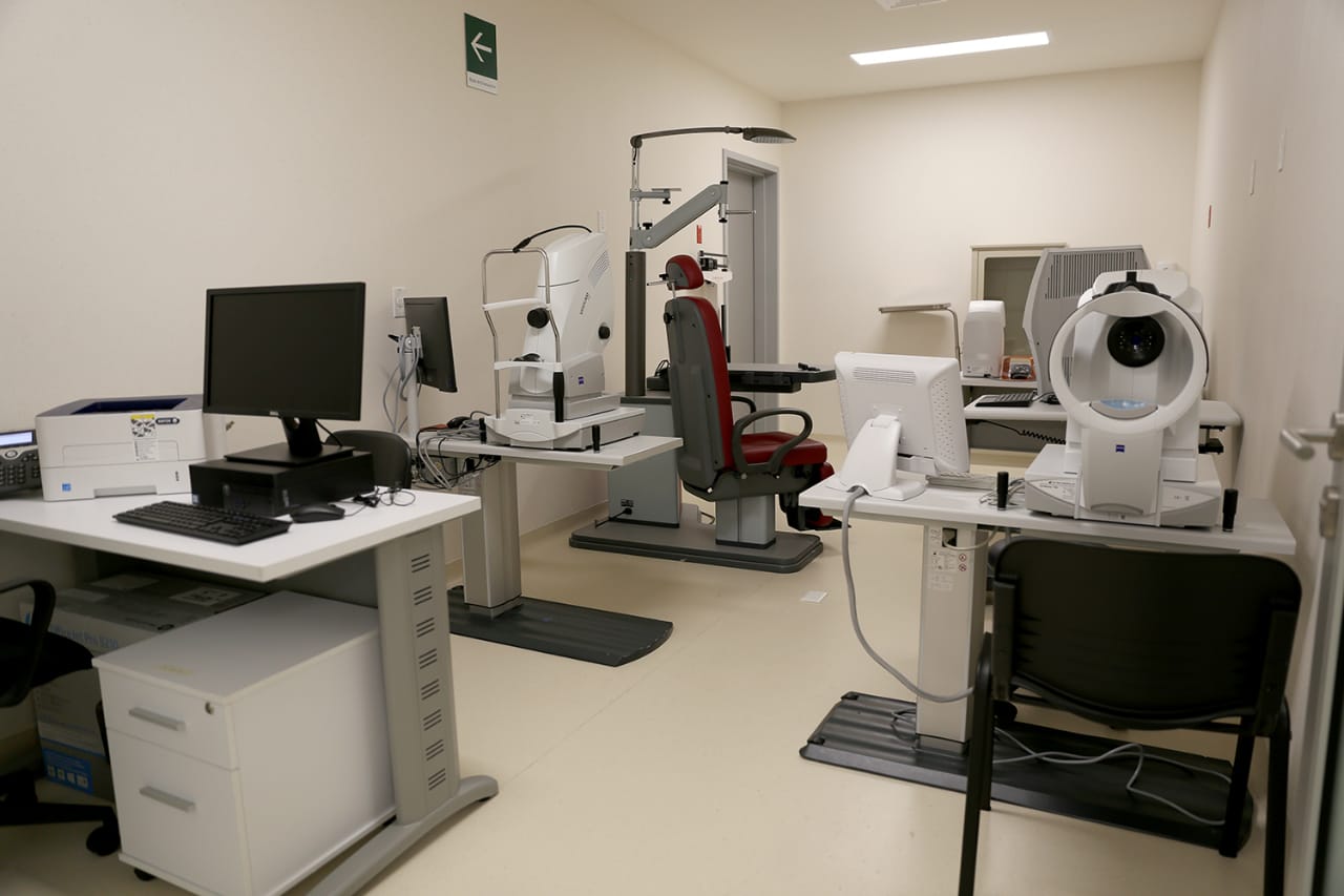 Tras más de 20 años sin inversión, Issste inicia equipamiento de unidades médicas - Ahuizote